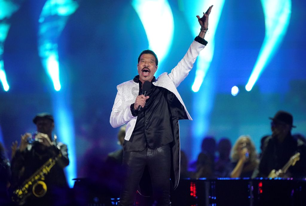 Lionel Richie and Earth, Wind & Fire are coming to Orlando this summer ...